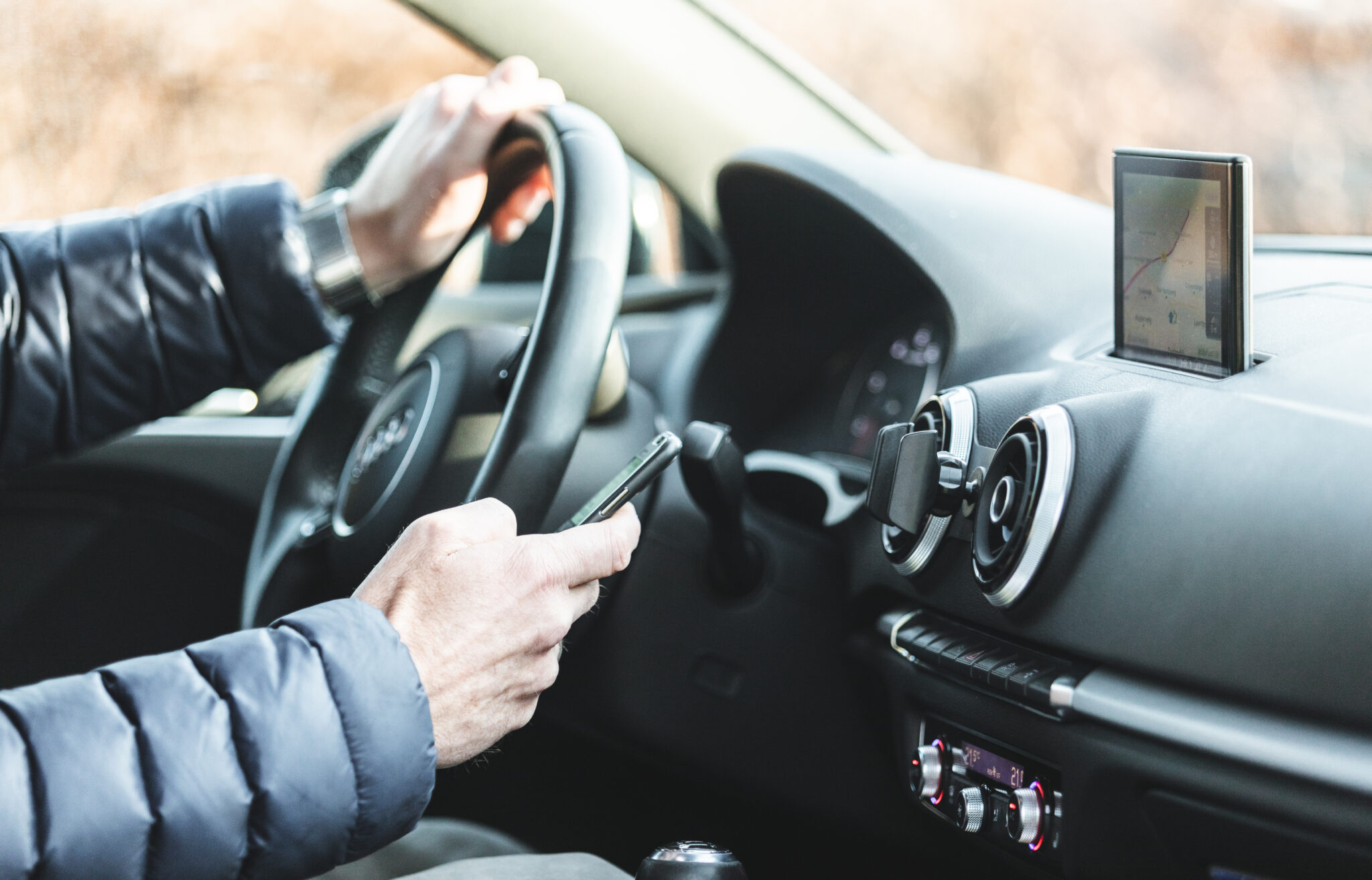 Alles over feitcode R545: boete voor telefoongebruik in auto